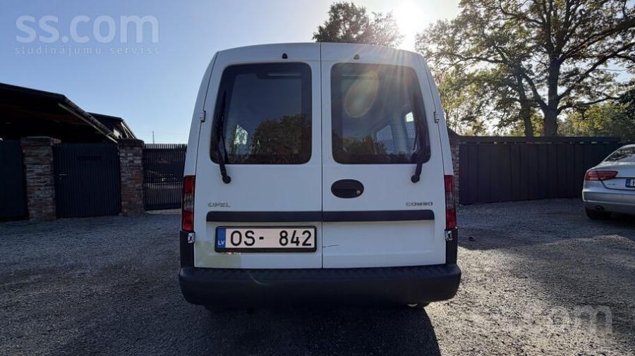 Balts Opel Combo 2003 Limbaži, ar dzinēja tilpumu 1.60 L un nobraukumu 185 tūkst. km par 2700 €, foto 6 vietnē AUTOMOTO.COM.LV