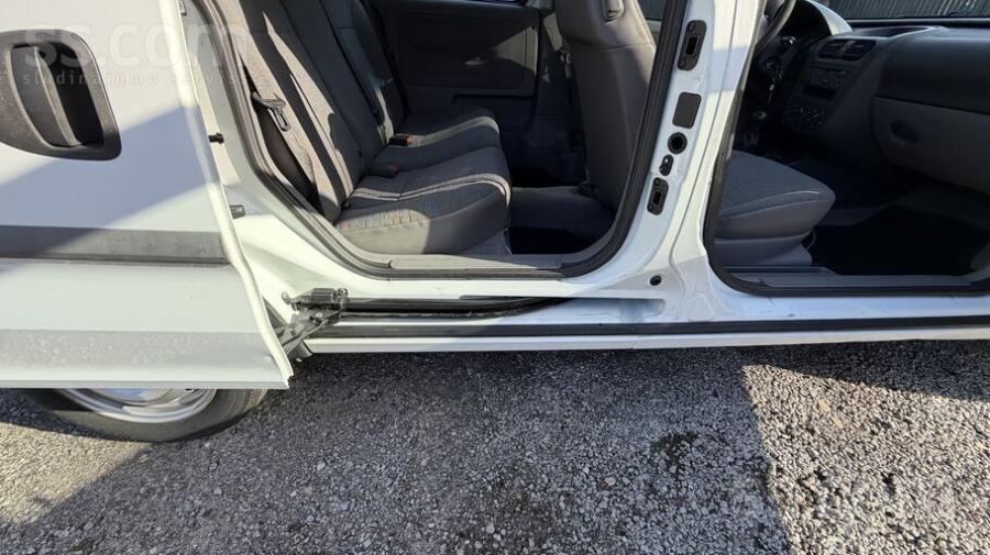 Balts Opel Combo 2003 Limbaži, ar dzinēja tilpumu 1.60 L un nobraukumu 185 tūkst. km par 2700 €, foto 10 vietnē AUTOMOTO.COM.LV