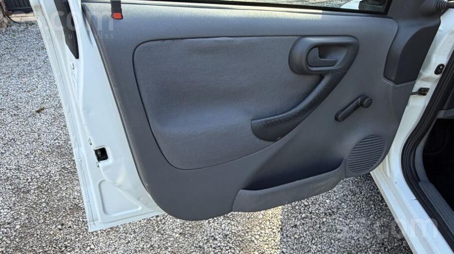 Balts Opel Combo 2003 Limbaži, ar dzinēja tilpumu 1.60 L un nobraukumu 185 tūkst. km par 2700 €, foto 14 vietnē AUTOMOTO.COM.LV