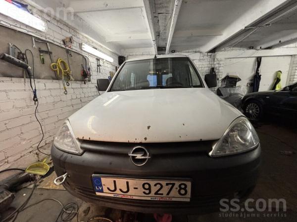 Balts Opel Combo 2005 Cēsis, ar dzinēja tilpumu 1.30 L un nobraukumu 425 tūkst. km par 400 €, foto 2 vietnē AUTOMOTO.COM.LV