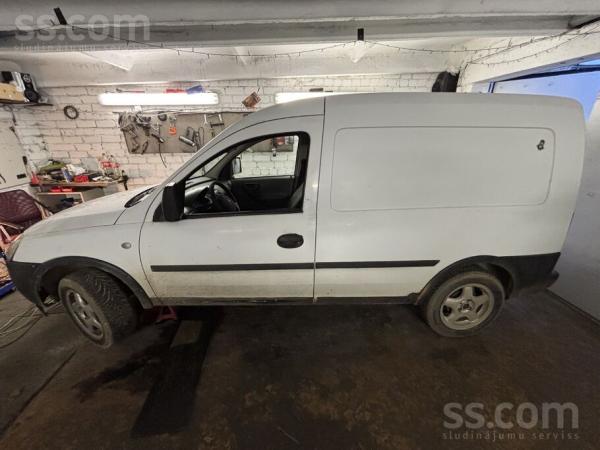 Balts Opel Combo 2005 Cēsis, ar dzinēja tilpumu 1.30 L un nobraukumu 425 tūkst. km par 400 €, foto 4 vietnē AUTOMOTO.COM.LV