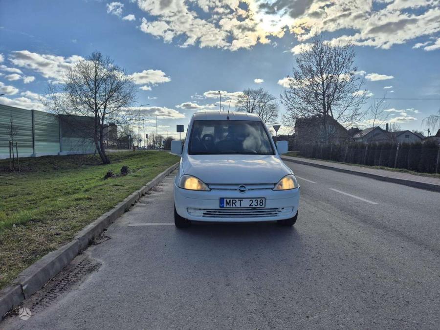 Balts Opel Combo 2008 Tauragė, ar dzinēja tilpumu 1.70 L un nobraukumu 310 tūkst. km par 1150 €, foto 3 vietnē AUTOMOTO.COM.LV