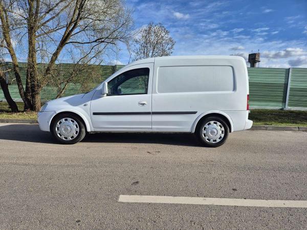 White Opel Combo 2008 in Taurage, with an engine capacity of 1.70 L and mileage of 310 thousand km for 1150 €, photo 5 on AUTOMOTO.COM.LV
