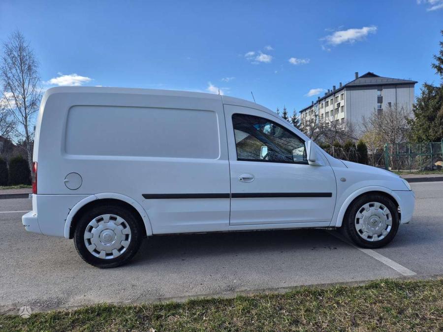 Balts Opel Combo 2008 Tauragė, ar dzinēja tilpumu 1.70 L un nobraukumu 310 tūkst. km par 1150 €, foto 4 vietnē AUTOMOTO.COM.LV