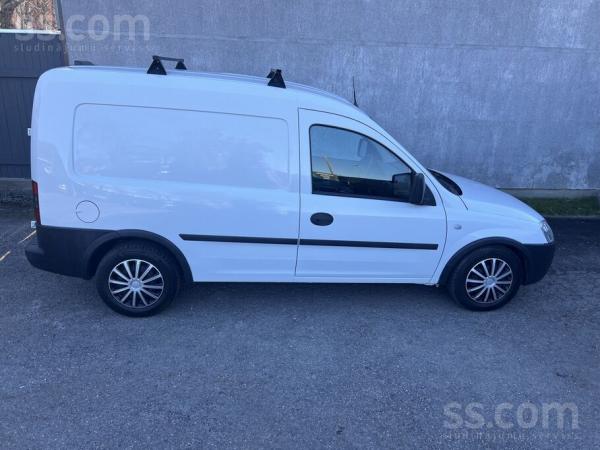 White Opel Combo 2011 in Liepaja, with an engine capacity of 1.30 L and mileage of 304 thousand km for 3200 €, photo 4 on AUTOMOTO.COM.LV