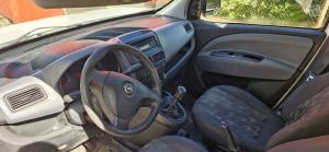 White Opel Combo 2012 in Kaunas, with an engine capacity of 1.60 L and mileage of 350 thousand km for 2450 €, photo 6 on AUTOMOTO.COM.LV