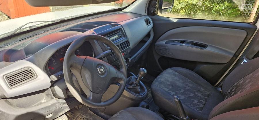 White Opel Combo 2012 in Kaunas, with an engine capacity of 1.60 L and mileage of 350 thousand km for 2450 €, photo 6 on AUTOMOTO.COM.LV