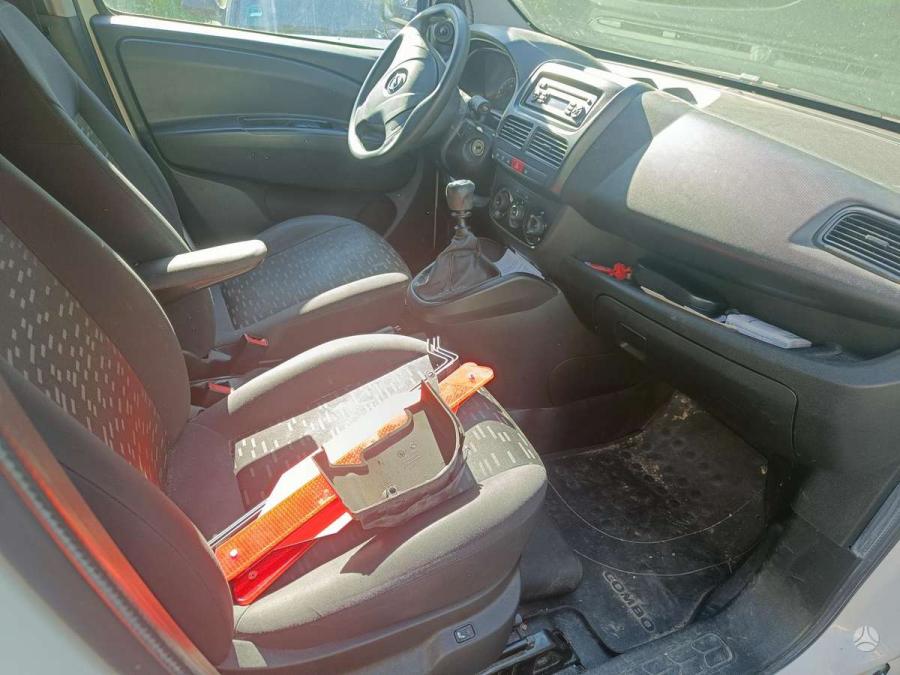 Balts Opel Combo 2013 Viļņa, ar dzinēja tilpumu 1.40 L un nobraukumu 312 tūkst. km par 1650 €, foto 3 vietnē AUTOMOTO.COM.LV