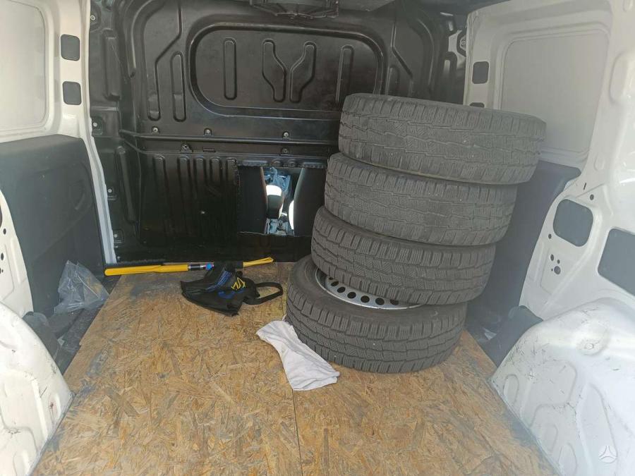 Balts Opel Combo 2013 Viļņa, ar dzinēja tilpumu 1.40 L un nobraukumu 312 tūkst. km par 1650 €, foto 5 vietnē AUTOMOTO.COM.LV
