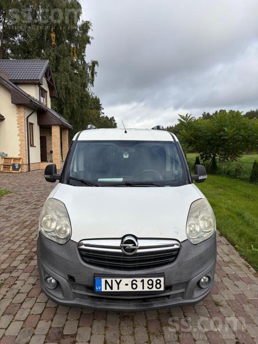 Balts Opel Combo 2013 Rīga, ar dzinēja tilpumu 1.40 L un nobraukumu 269 tūkst. km par 3100 €, foto 1 vietnē AUTOMOTO.COM.LV