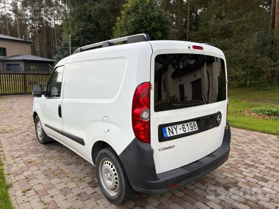 Balts Opel Combo 2013 Rīga, ar dzinēja tilpumu 1.40 L un nobraukumu 269 tūkst. km par 3100 €, foto 3 vietnē AUTOMOTO.COM.LV