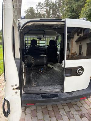Balts Opel Combo 2013 Rīga, ar dzinēja tilpumu 1.40 L un nobraukumu 269 tūkst. km par 3100 €, foto 5 vietnē AUTOMOTO.COM.LV