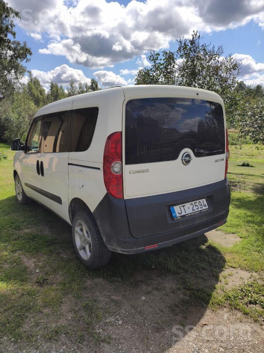 White Opel Combo 2014 in Ogre, with an engine capacity of 1.30 L and mileage of 292 thousand km for 2600 €, photo 3 on AUTOMOTO.COM.LV