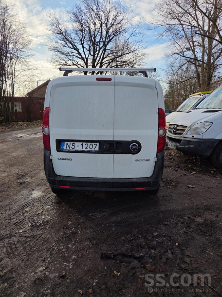 White Opel Combo 2015 in Riga, with an engine capacity of 1.30 L and mileage of 176 thousand km for 4200 €, photo 3 on AUTOMOTO.COM.LV