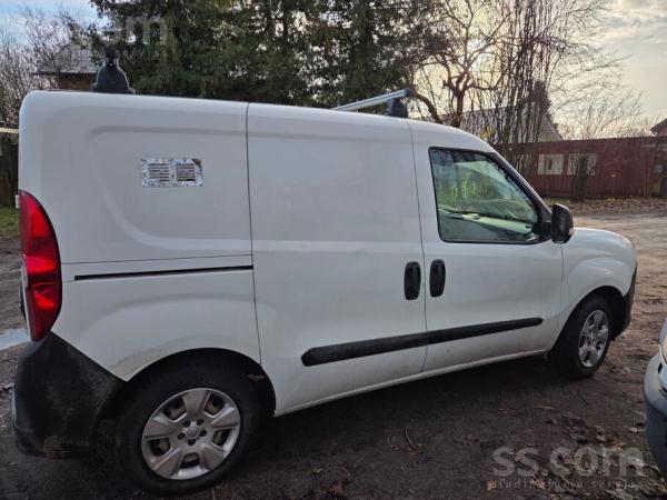 White Opel Combo 2015 in Riga, with an engine capacity of 1.30 L and mileage of 176 thousand km for 4200 €, photo 4 on AUTOMOTO.COM.LV