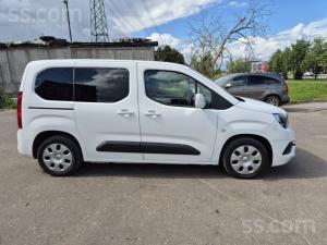 White Opel Combo 2015 in Riga, with an engine capacity of 1.50 L and mileage of 226 thousand km for 8190 €, photo 6 on AUTOMOTO.COM.LV