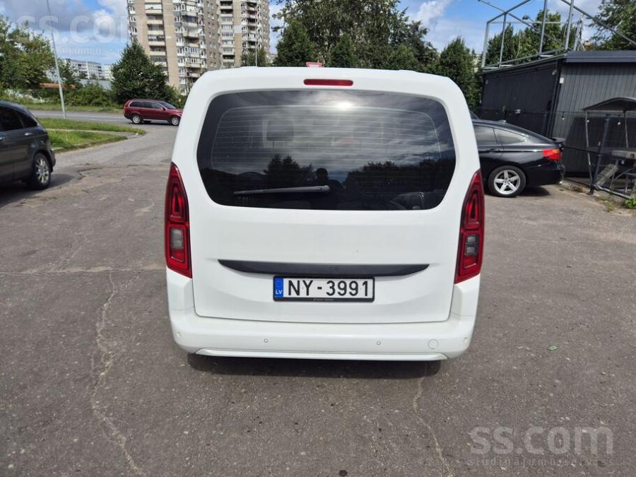 White Opel Combo 2015 in Riga, with an engine capacity of 1.50 L and mileage of 226 thousand km for 8190 €, photo 8 on AUTOMOTO.COM.LV