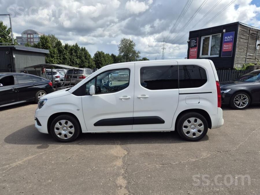 White Opel Combo 2015 in Riga, with an engine capacity of 1.50 L and mileage of 226 thousand km for 8190 €, photo 10 on AUTOMOTO.COM.LV