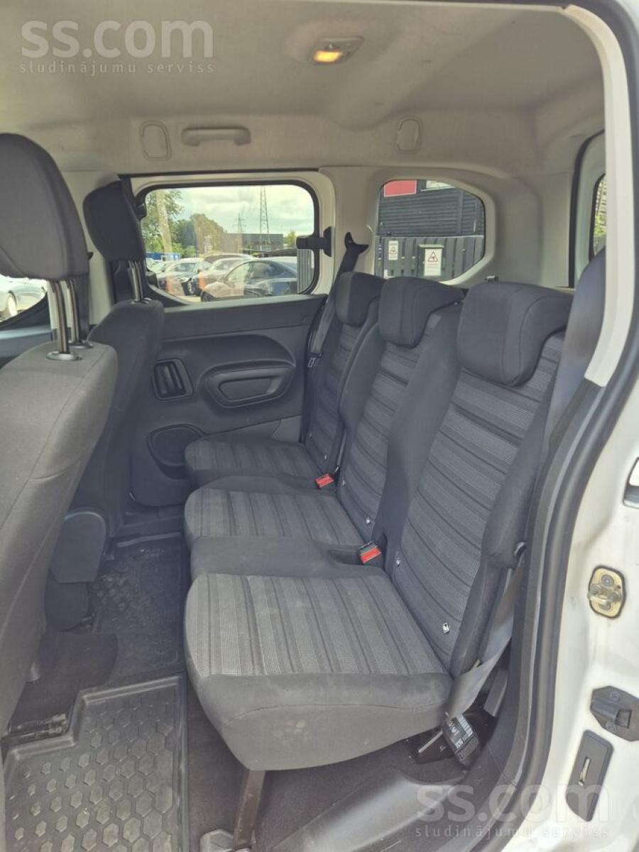 White Opel Combo 2015 in Riga, with an engine capacity of 1.50 L and mileage of 226 thousand km for 8190 €, photo 11 on AUTOMOTO.COM.LV
