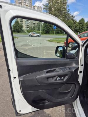 White Opel Combo 2015 in Riga, with an engine capacity of 1.50 L and mileage of 226 thousand km for 8190 €, photo 14 on AUTOMOTO.COM.LV