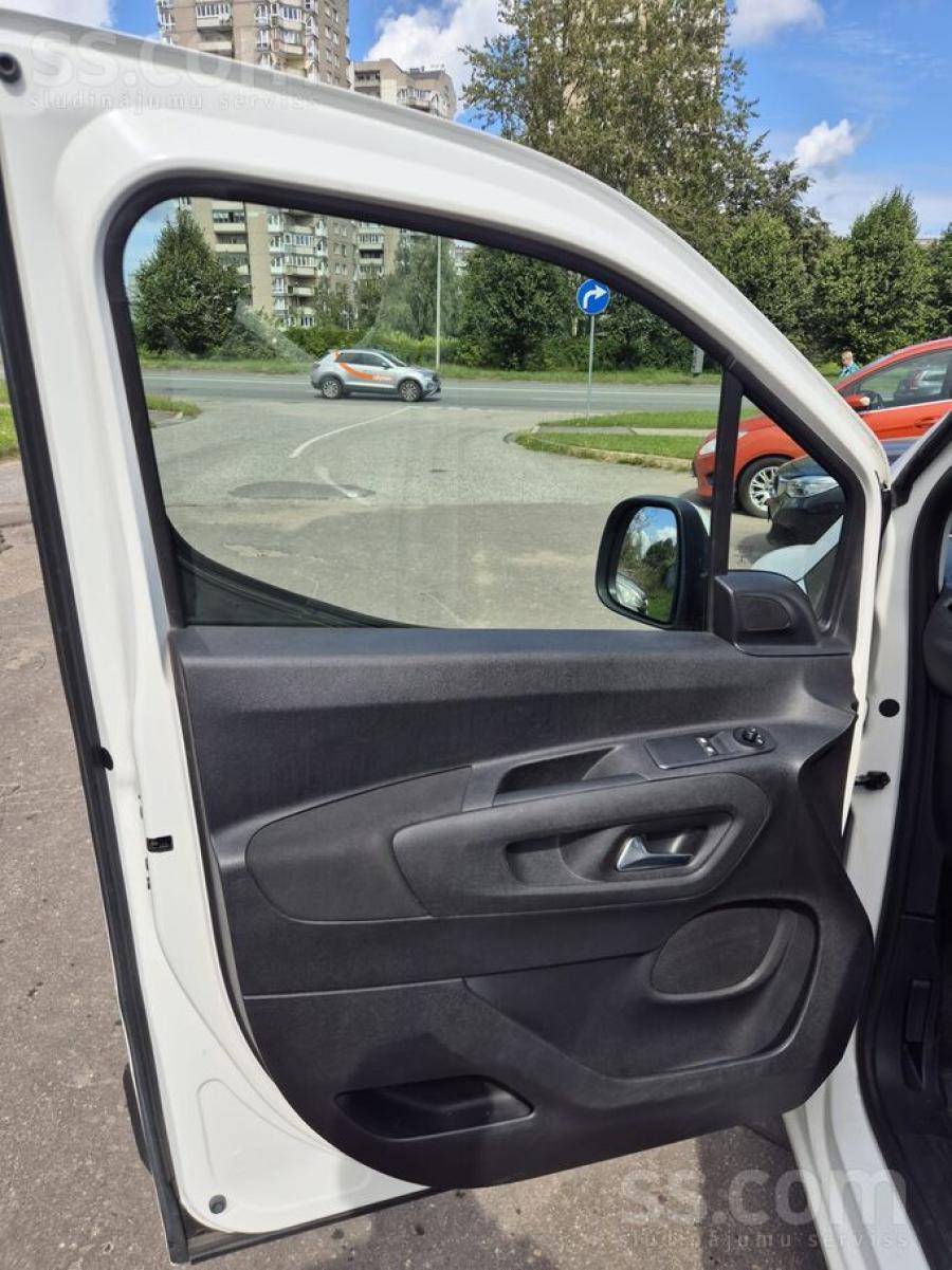 White Opel Combo 2015 in Riga, with an engine capacity of 1.50 L and mileage of 226 thousand km for 8190 €, photo 14 on AUTOMOTO.COM.LV