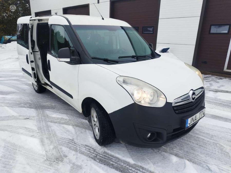 White Opel Combo 2016 in Utena, with an engine capacity of 1.30 L and mileage of 300 thousand km for 2550 €, photo 2 on AUTOMOTO.COM.LV