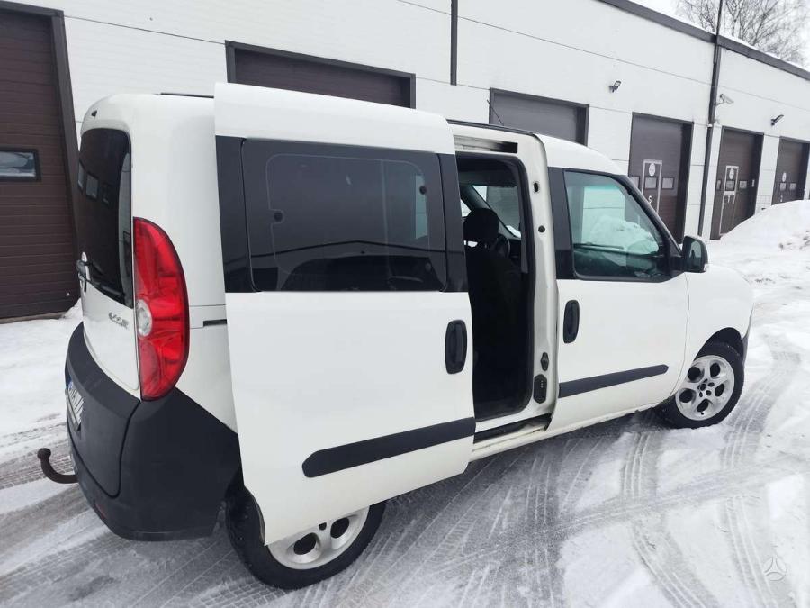 White Opel Combo 2016 in Utena, with an engine capacity of 1.30 L and mileage of 300 thousand km for 2550 €, photo 4 on AUTOMOTO.COM.LV