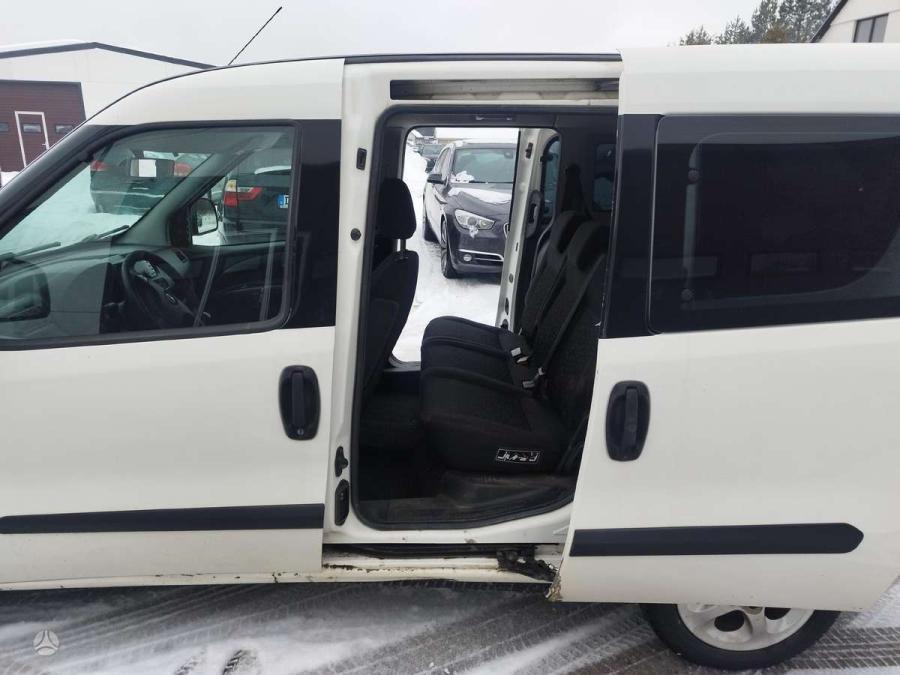 White Opel Combo 2016 in Utena, with an engine capacity of 1.30 L and mileage of 300 thousand km for 2550 €, photo 6 on AUTOMOTO.COM.LV