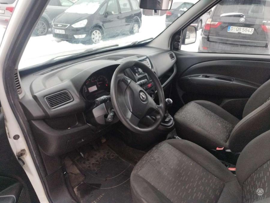 White Opel Combo 2016 in Utena, with an engine capacity of 1.30 L and mileage of 300 thousand km for 2550 €, photo 7 on AUTOMOTO.COM.LV