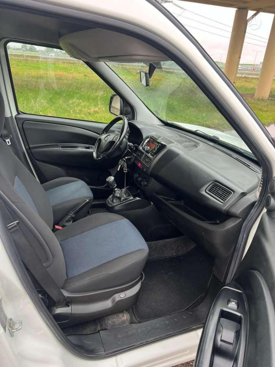 Balts Opel Combo 2016 Marijampole, ar dzinēja tilpumu 1.60 L un nobraukumu 175 tūkst. km par 4550 €, foto 7 vietnē AUTOMOTO.COM.LV