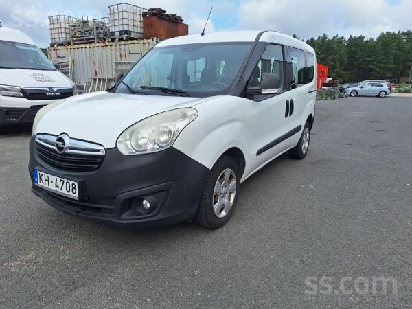 White Opel Combo 2016 in Riga, with an engine capacity of 1.30 L and mileage of 227 thousand km for 3900 €, photo 1 on AUTOMOTO.COM.LV