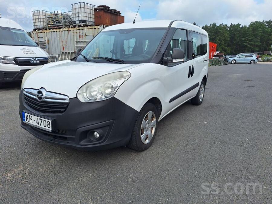 White Opel Combo 2016 in Riga, with an engine capacity of 1.30 L and mileage of 227 thousand km for 3900 €, photo 1 on AUTOMOTO.COM.LV