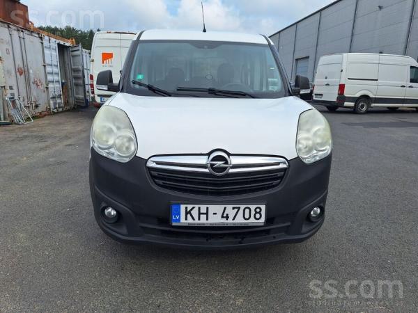 White Opel Combo 2016 in Riga, with an engine capacity of 1.30 L and mileage of 227 thousand km for 3900 €, photo 2 on AUTOMOTO.COM.LV