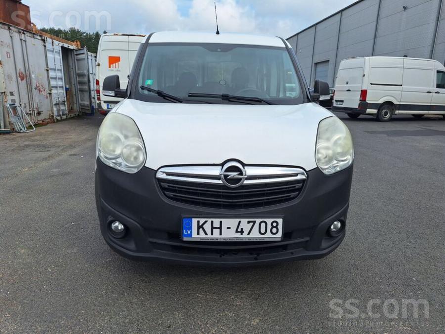 White Opel Combo 2016 in Riga, with an engine capacity of 1.30 L and mileage of 227 thousand km for 3900 €, photo 3 on AUTOMOTO.COM.LV