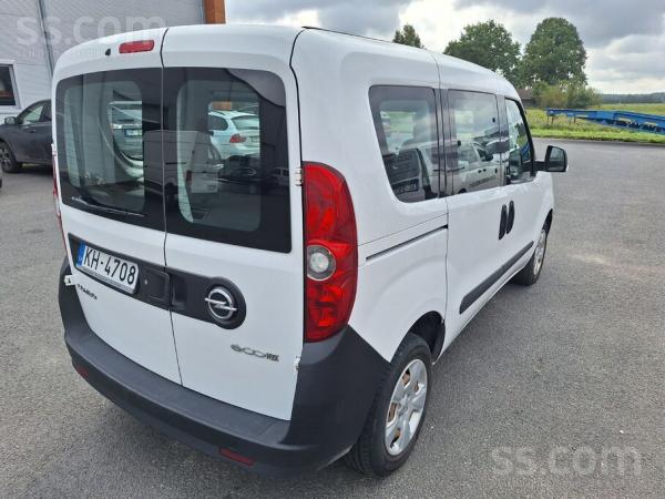 White Opel Combo 2016 in Riga, with an engine capacity of 1.30 L and mileage of 227 thousand km for 3900 €, photo 5 on AUTOMOTO.COM.LV