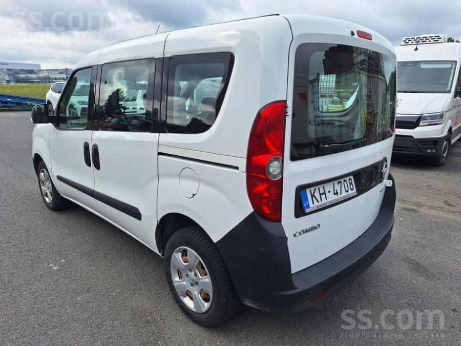 White Opel Combo 2016 in Riga, with an engine capacity of 1.30 L and mileage of 227 thousand km for 3900 €, photo 7 on AUTOMOTO.COM.LV