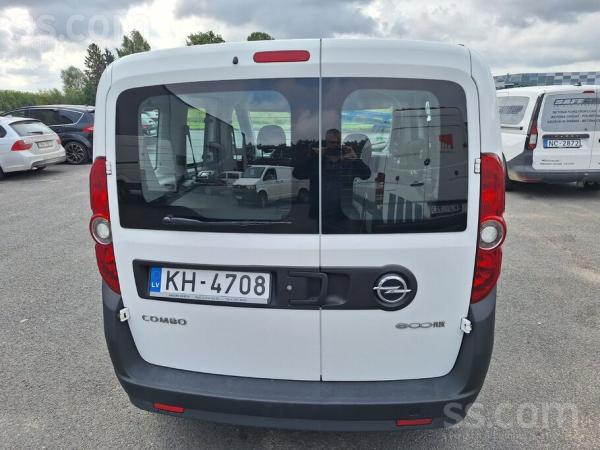 White Opel Combo 2016 in Riga, with an engine capacity of 1.30 L and mileage of 227 thousand km for 3900 €, photo 7 on AUTOMOTO.COM.LV