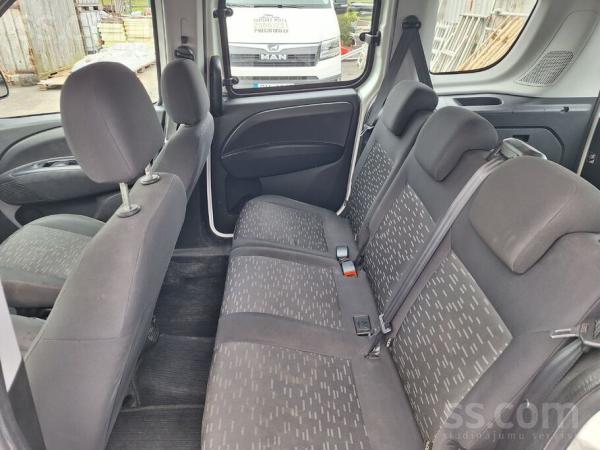 White Opel Combo 2016 in Riga, with an engine capacity of 1.30 L and mileage of 227 thousand km for 3900 €, photo 9 on AUTOMOTO.COM.LV
