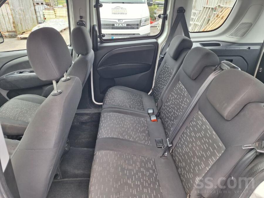 White Opel Combo 2016 in Riga, with an engine capacity of 1.30 L and mileage of 227 thousand km for 3900 €, photo 10 on AUTOMOTO.COM.LV