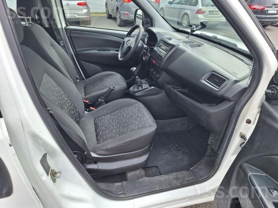 White Opel Combo 2016 in Riga, with an engine capacity of 1.30 L and mileage of 227 thousand km for 3900 €, photo 13 on AUTOMOTO.COM.LV