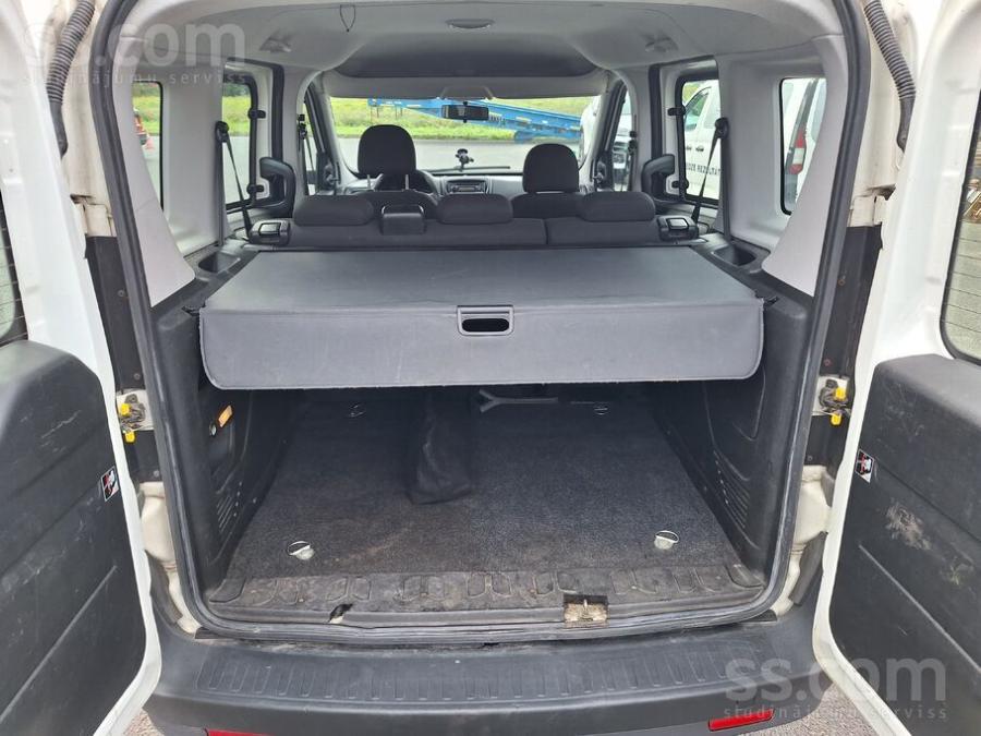 White Opel Combo 2016 in Riga, with an engine capacity of 1.30 L and mileage of 227 thousand km for 3900 €, photo 15 on AUTOMOTO.COM.LV
