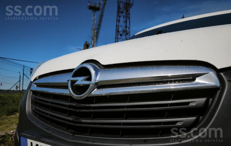 White Opel Combo 2017 in Riga, with an engine capacity of 1.30 L and mileage of 314 thousand km for 4599 €, photo 4 on AUTOMOTO.COM.LV