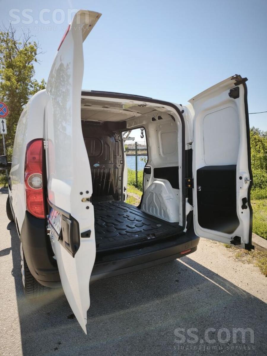 White Opel Combo 2017 in Riga, with an engine capacity of 1.30 L and mileage of 314 thousand km for 4599 €, photo 9 on AUTOMOTO.COM.LV