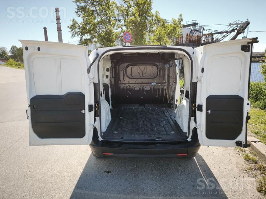 White Opel Combo 2017 in Riga, with an engine capacity of 1.30 L and mileage of 314 thousand km for 4599 €, photo 10 on AUTOMOTO.COM.LV