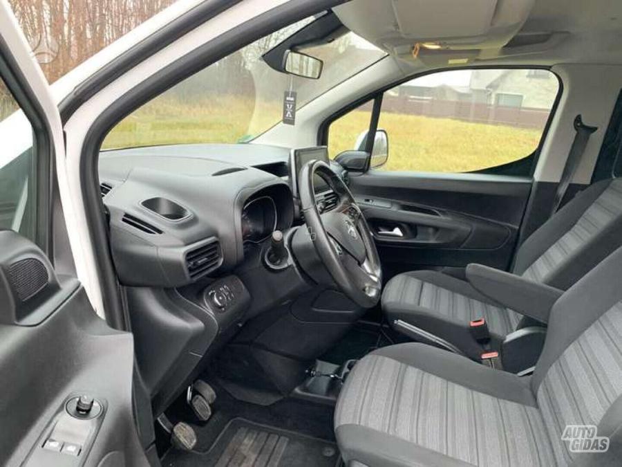 Balts Opel Combo 2019 Šauļi, ar dzinēja tilpumu 1.50 L un nobraukumu 201 tūkst. km par 8200 €, foto 12 vietnē AUTOMOTO.COM.LV