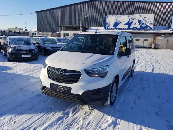 White Opel Combo 2019 in Kaunas, with an engine capacity of 1.50 L and mileage of 81 thousand km for 10350 €, photo 1 on AUTOMOTO.COM.LV