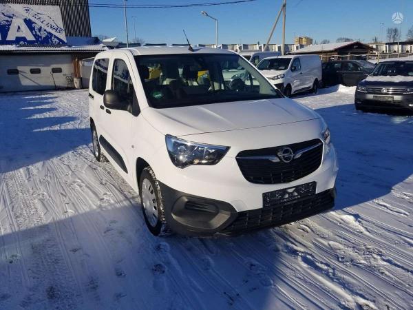 White Opel Combo 2019 in Kaunas, with an engine capacity of 1.50 L and mileage of 81 thousand km for 10350 €, photo 3 on AUTOMOTO.COM.LV