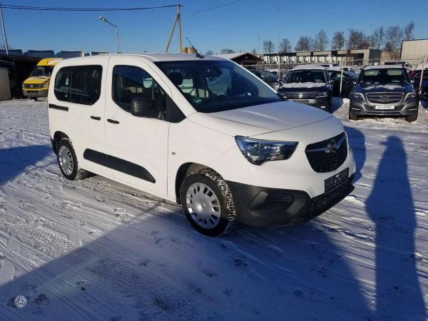 White Opel Combo 2019 in Kaunas, with an engine capacity of 1.50 L and mileage of 81 thousand km for 10350 €, photo 4 on AUTOMOTO.COM.LV