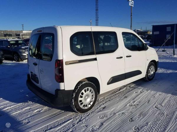 White Opel Combo 2019 in Kaunas, with an engine capacity of 1.50 L and mileage of 81 thousand km for 10350 €, photo 5 on AUTOMOTO.COM.LV