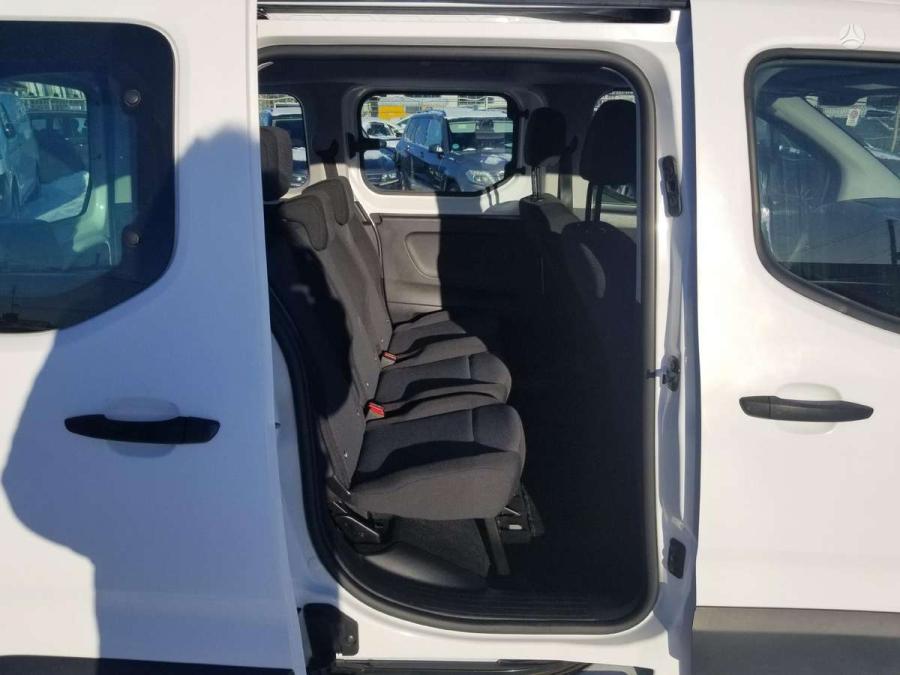 White Opel Combo 2019 in Kaunas, with an engine capacity of 1.50 L and mileage of 81 thousand km for 10350 €, photo 15 on AUTOMOTO.COM.LV